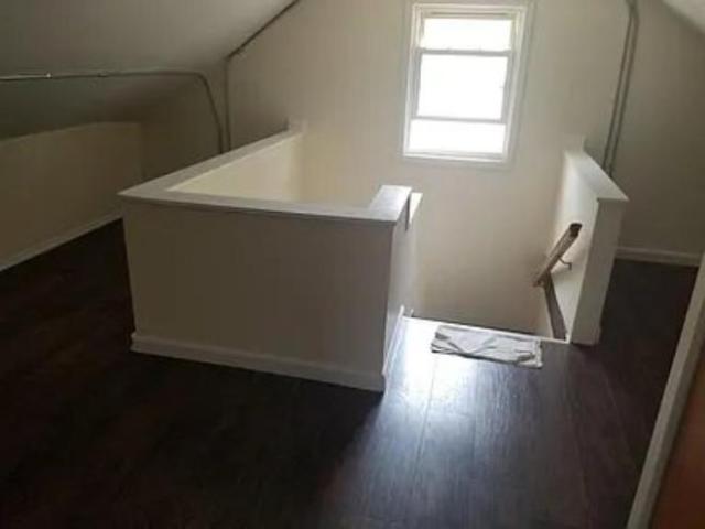 2 Br, 1 bath, Condo 1400 E 7th Street
