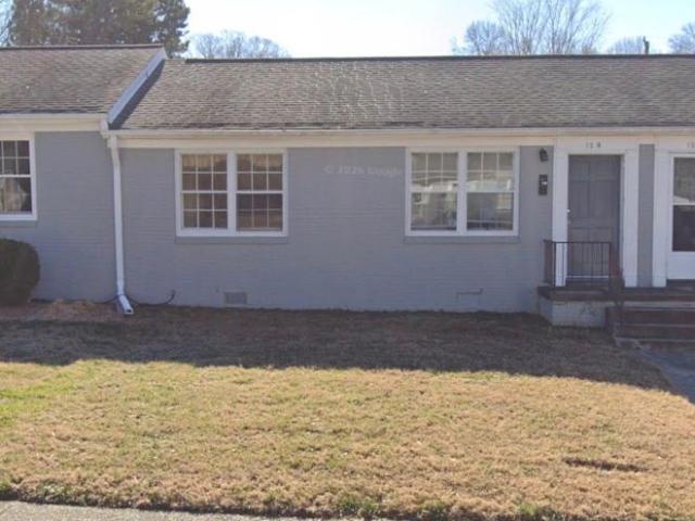 2 Br, 1 bath, Condo 1400 Roslyn Dr