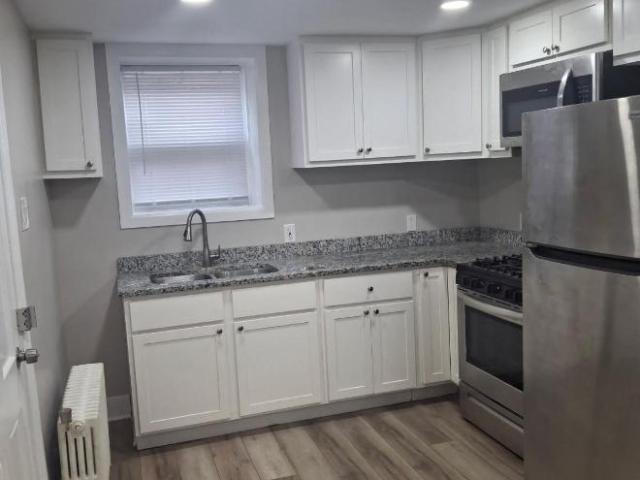2 Br, 1 bath, Condo 1401 Elmwood