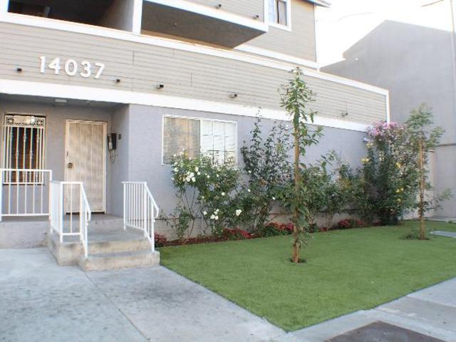 2 Br, 1 bath, Condo 14037 Cerise Ave