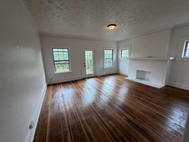 2 Br, 1 bath, Condo 14148 Superior Rd