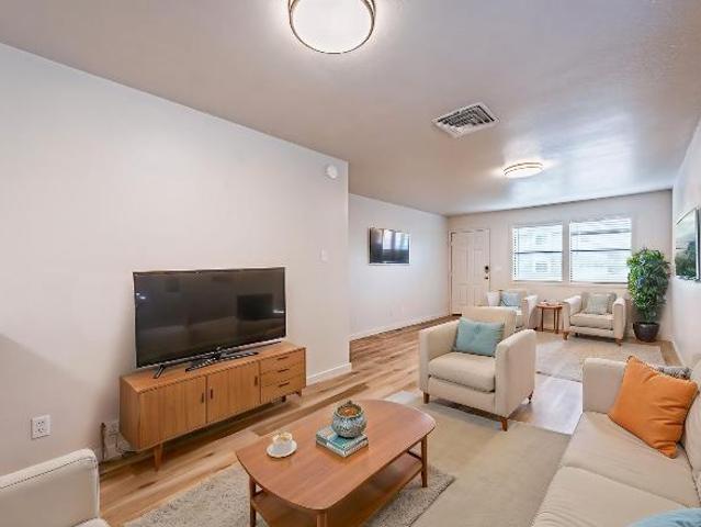 2 Br, 1 bath, Condo 1419 Anita Street