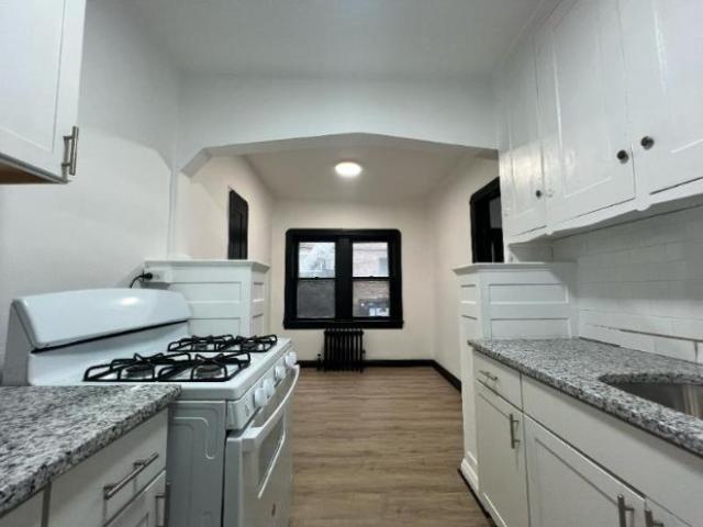 2 Br, 1 bath, Condo 1411 Roycroft Ave