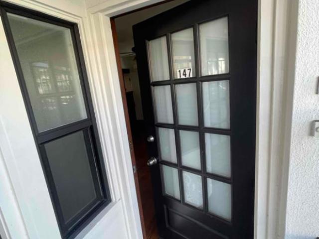 2 Br, 1 bath, Condo 141 147 W Ivy St