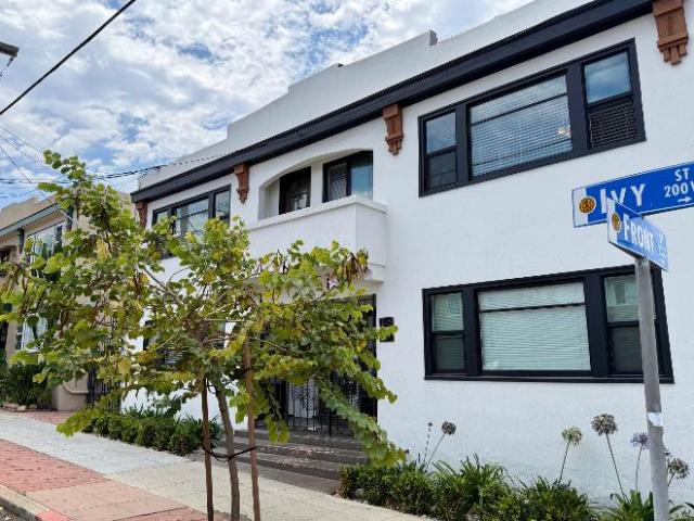 2 Br, 1 bath, Condo 141 W Ivy St