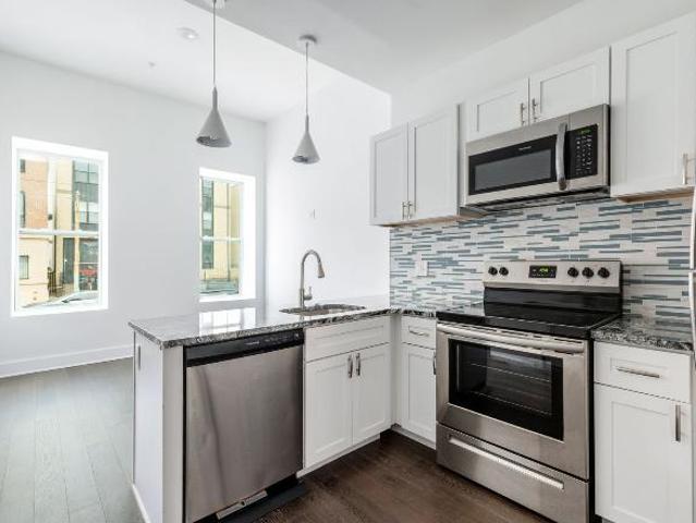 2 Br, 1 bath, Condo 1420 W Girard Ave