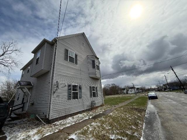 2 Br, 1 bath, Condo 1421 Long Ave