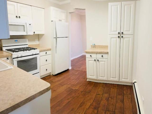 2 Br, 1 bath, Condo 1430 N Evergreen Ave