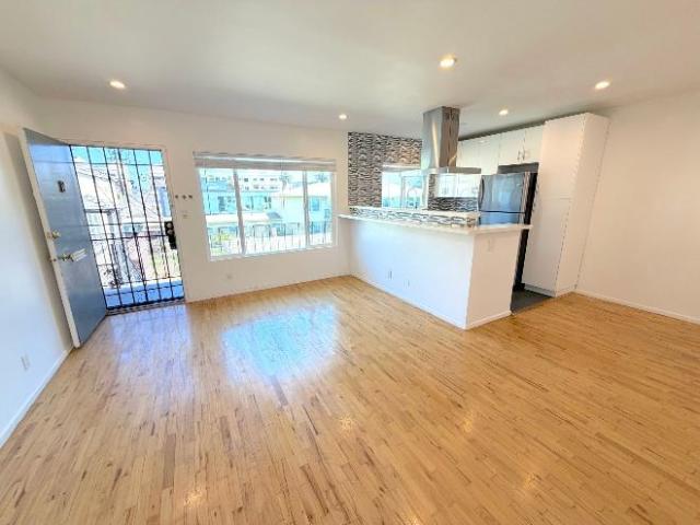 2 Br, 1 bath, Condo 1433 9th St
