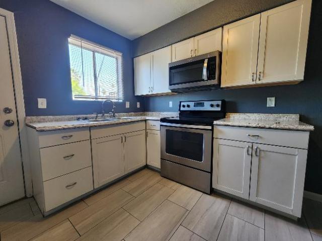 2 Br, 1 bath, Condo 143 S Doran Bldg G