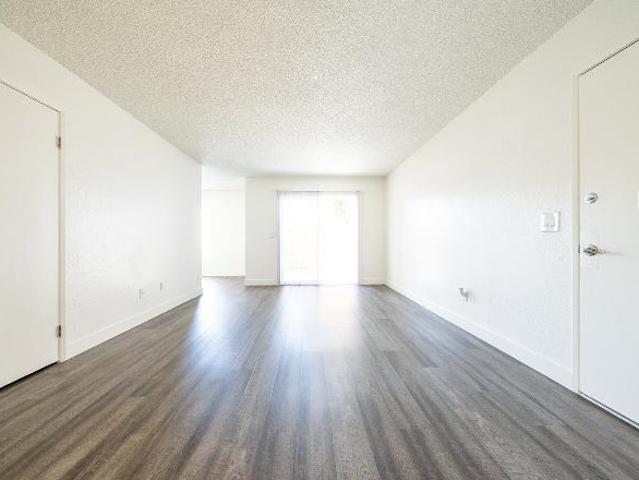 2 Br, 1 bath, Condo 1440 Oak Dr A06