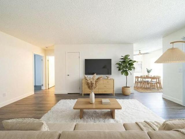 2 Br, 1 bath, Condo 1440 Oak Drive