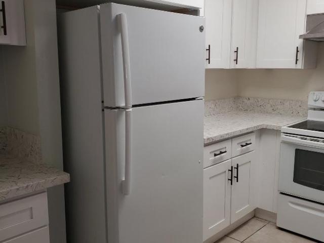 2 Br, 1 bath, Condo 1440 W Edgehill