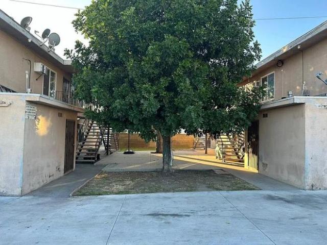 2 Br, 1 bath, Condo 14424 Flallon Ave