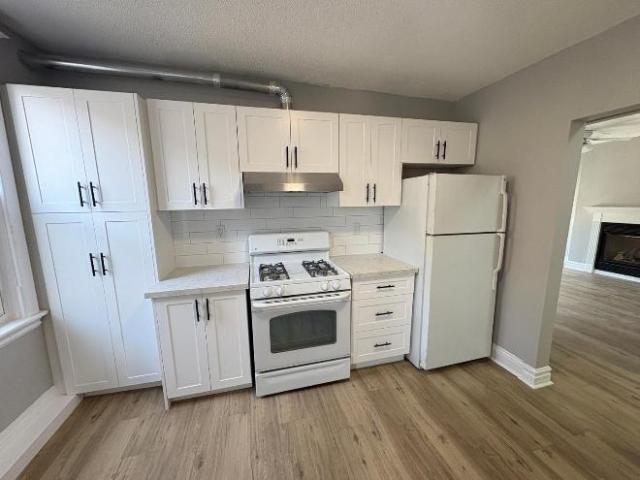 2 Br, 1 bath, Condo 144 Locke St South