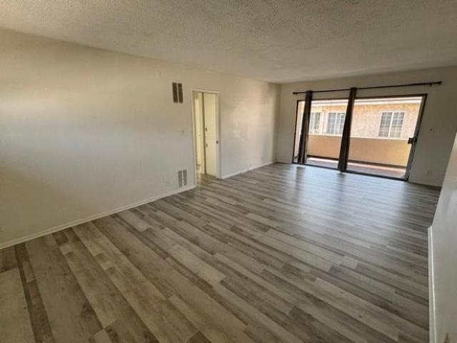 2 Br, 1 bath, Condo 1456 Federal Ave