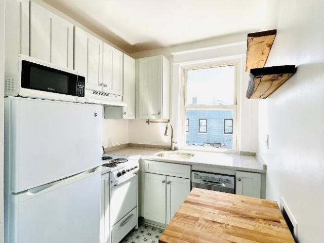 2 Br, 1 bath, Condo 1451 Pennsylvania Ave SE