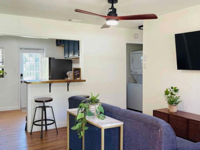 2 Br, 1 bath, Condo 1451 1453 Fisher Lane