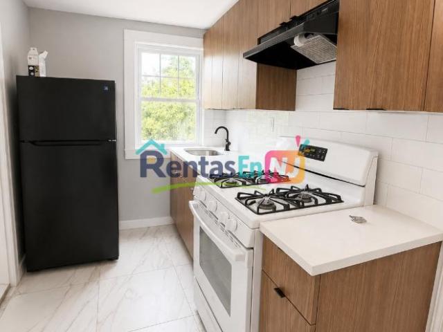 2 Br, 1 bath, Condo 145 Vermont Ave