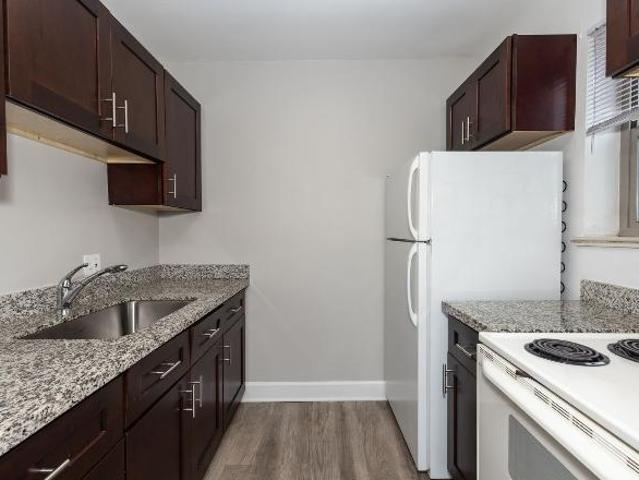 2 Br, 1 bath, Condo 1465 North Jersey Street