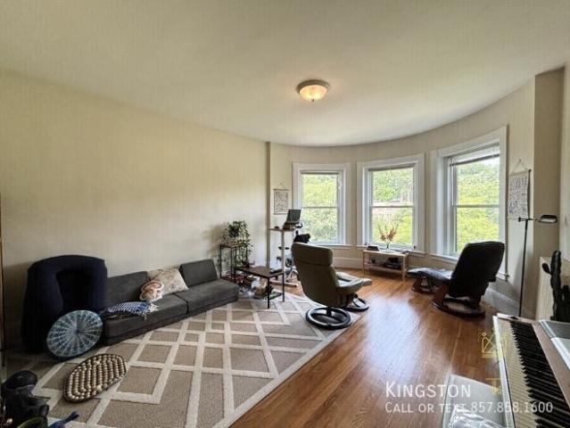 2 Br, 1 bath, Condo 1477 Beacon St #61
