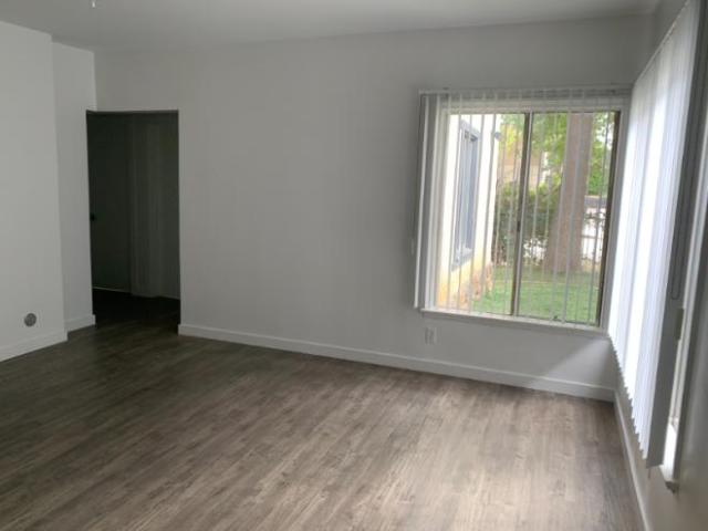 2 Br, 1 bath, Condo 14711 Erwin St