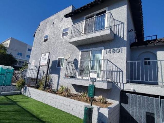 2 Br, 1 bath, Condo 14801 Delano St