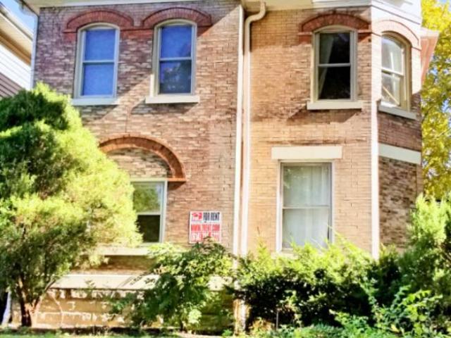 2 Br, 1 bath, Condo 1490 Michigan Ave