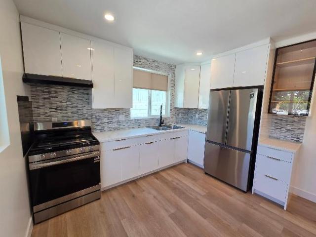 2 Br, 1 bath, Condo 14929 Titus St