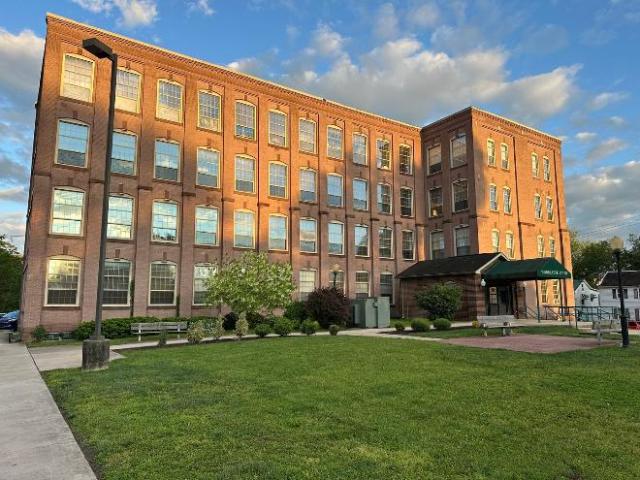 2 Br, 1 bath, Condo 149 Wilson St