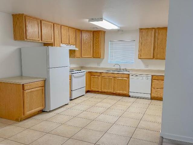 2 Br, 1 bath, Condo 14 E 400 S