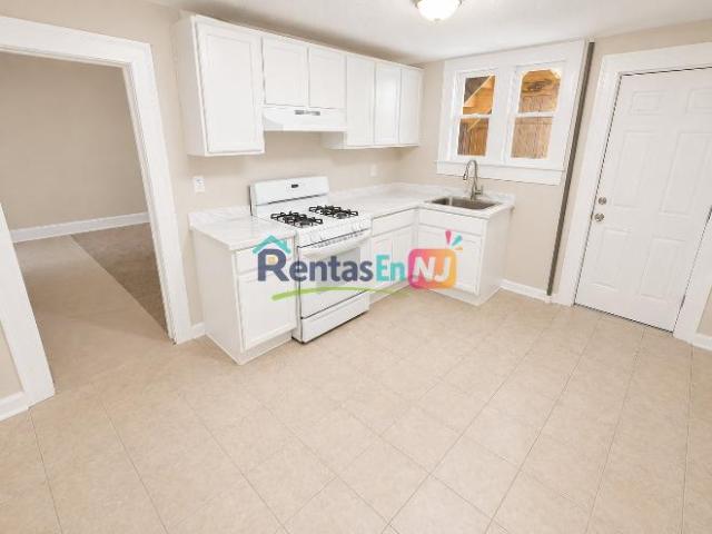2 Br, 1 bath, Condo 14 Nursery St