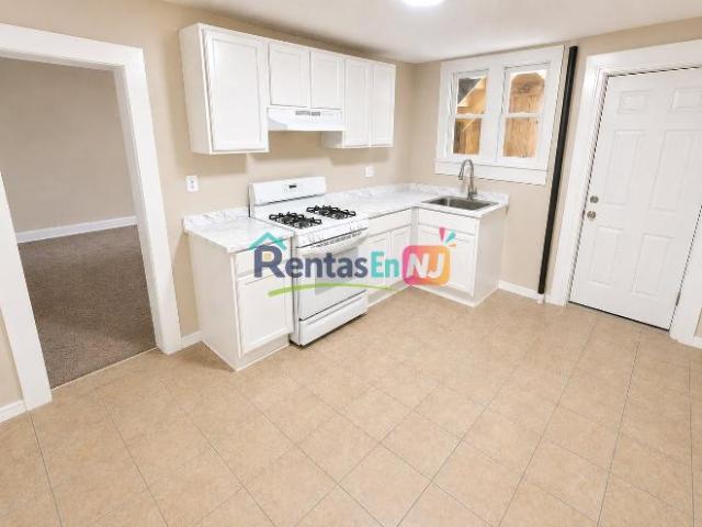 2 Br, 1 bath, Condo 14 Nursery St