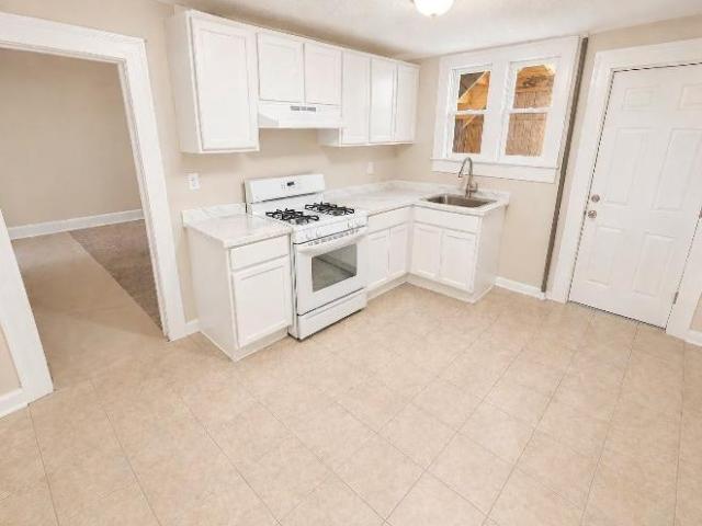 2 Br, 1 bath, Condo 14 Nursery St