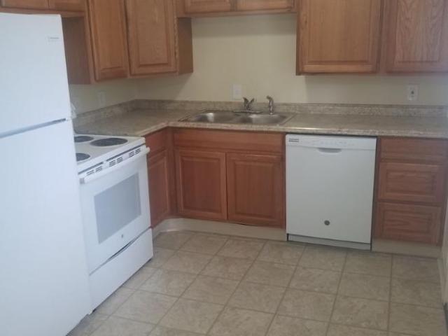 2 Br, 1 bath, Condo 150 Laurel St