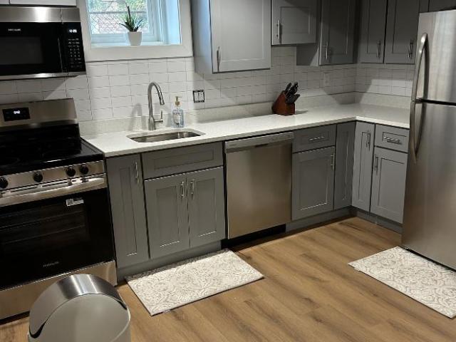 2 Br, 1 bath, Condo 1516 Hamilton St NW