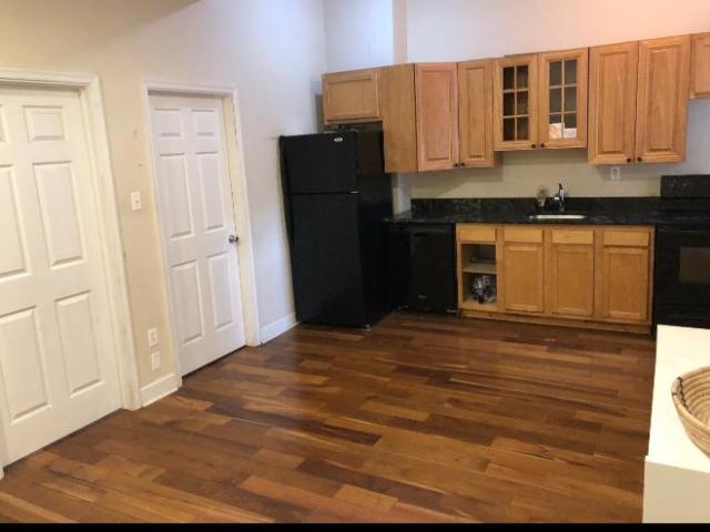 2 Br, 1 bath, Condo 1525 W Girard