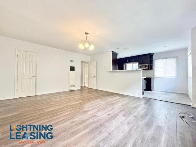 2 Br, 1 bath, Condo 1526 Corinth Ave