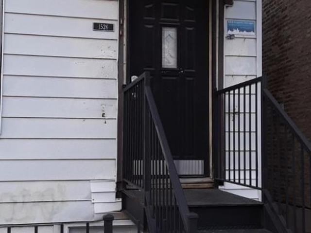 2 Br, 1 bath, Condo 1526 W Augusta Blvd