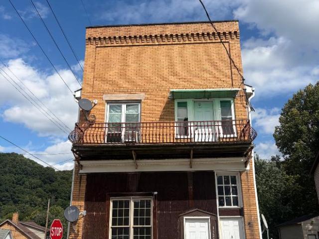 2 Br, 1 bath, Condo 1526 2nd Ave