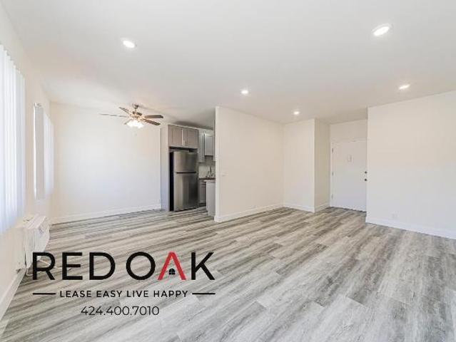 2 Br, 1 bath, Condo 15352 Vanowen Street