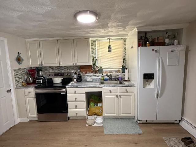 2 Br, 1 bath, Condo 1547 Main St