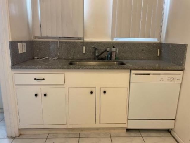 2 Br, 1 bath, Condo 1547 S Wooster St