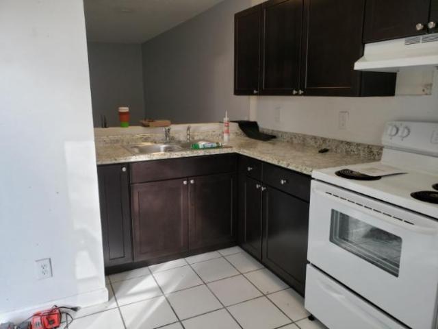 2 Br, 1 bath, Condo 15633 Avalon Avenue