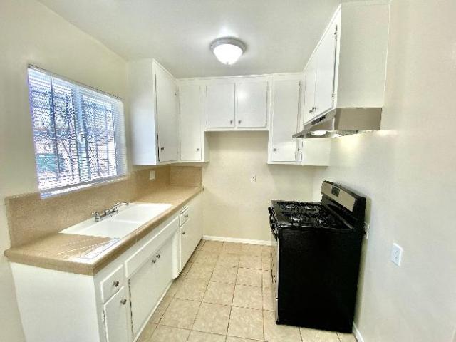2 Br, 1 bath, Condo 1579 Chestnut Ave