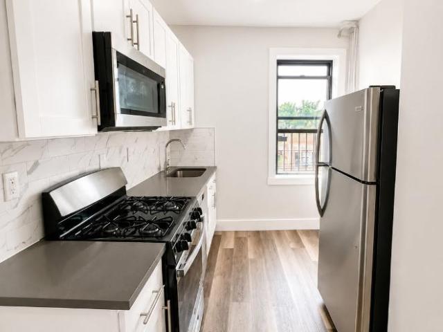 2 Br, 1 bath, Condo 158 Bergen Ave