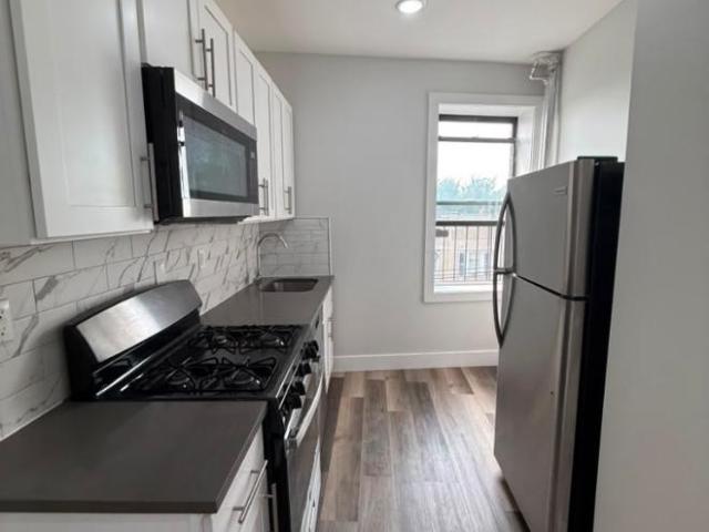 2 Br, 1 bath, Condo 158 Bergen