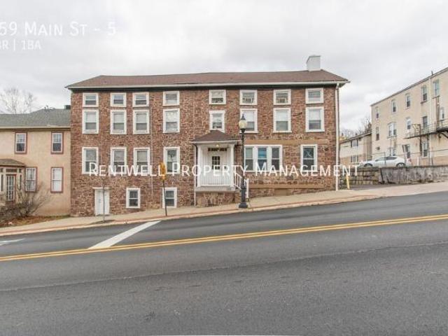 2 Br, 1 bath, Condo 159 Main St
