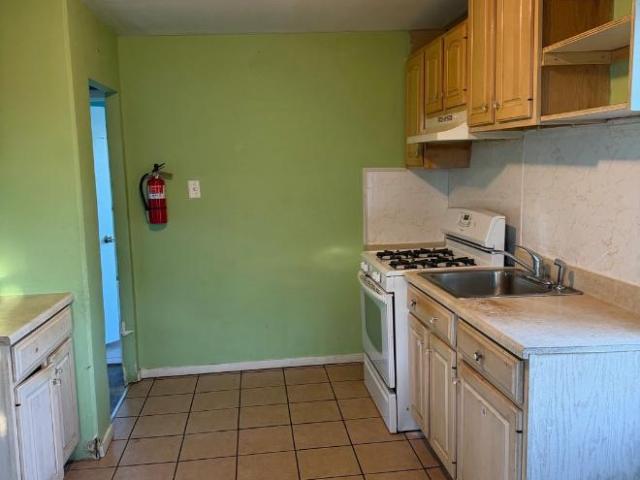 2 Br, 1 bath, Condo 15 E Adams Ave