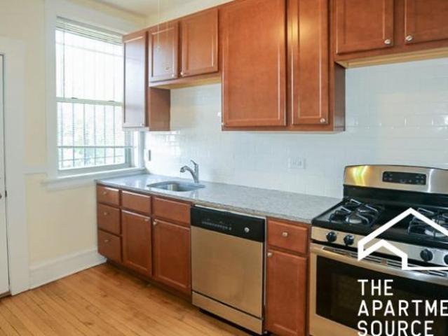 2 Br, 1 bath, Condo 1607 West Berteau Ave